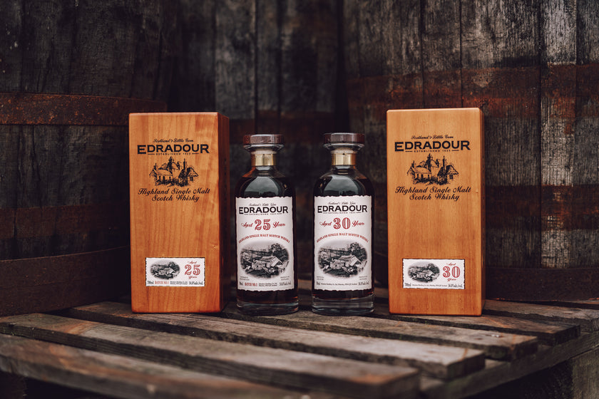 25 + 30 ans. Edradour dans une belle carafe et coffret en bois